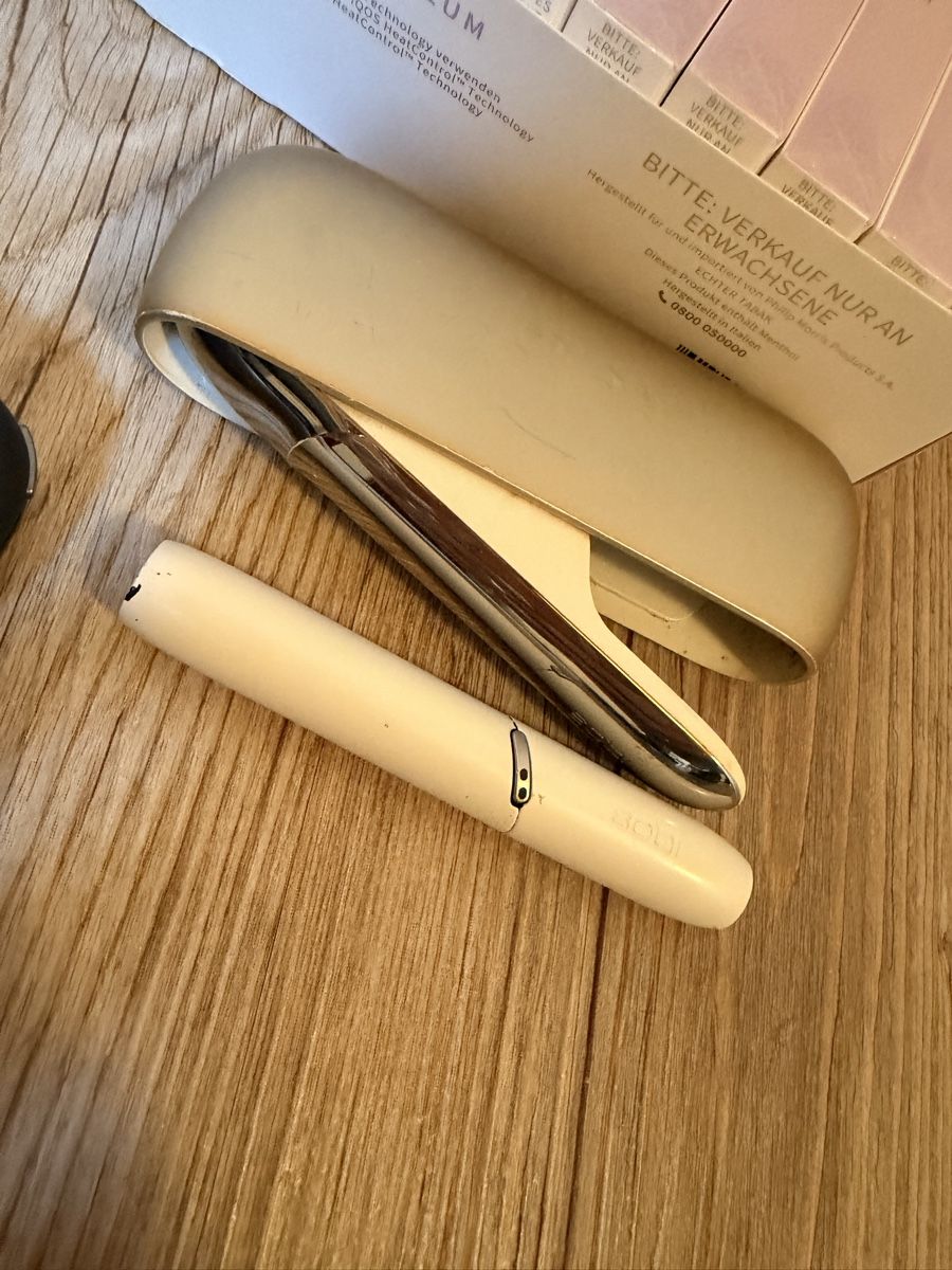 IQOS 3 Duo Kit: Holder, Charger + Reinigungs-Sticks (Gebraucht) in ...