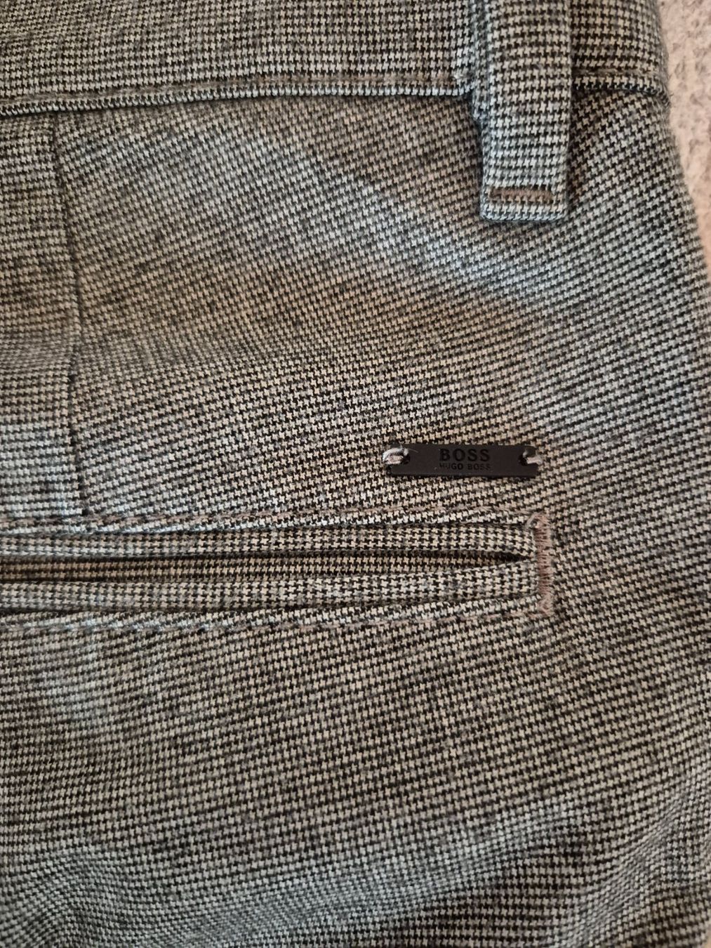 Hugo Boss Hose Grösse 38/34 (Gebraucht) in Wolhusen für CHF 35 – mit ...