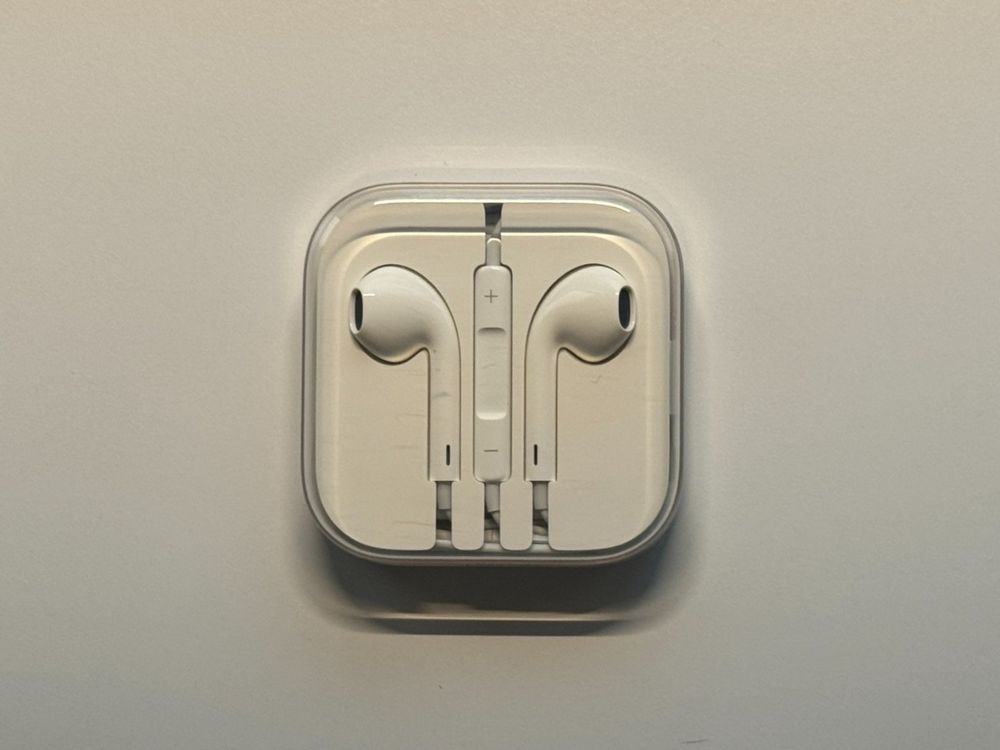 NEU Original Apple EarPods mit Klinkenstecker (Neu und originalverpackt ...