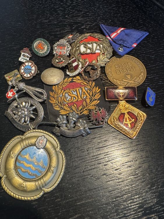 Diverse Sammlung von alten Abzeichen, Pins, Schweiz (Gebraucht) in ...