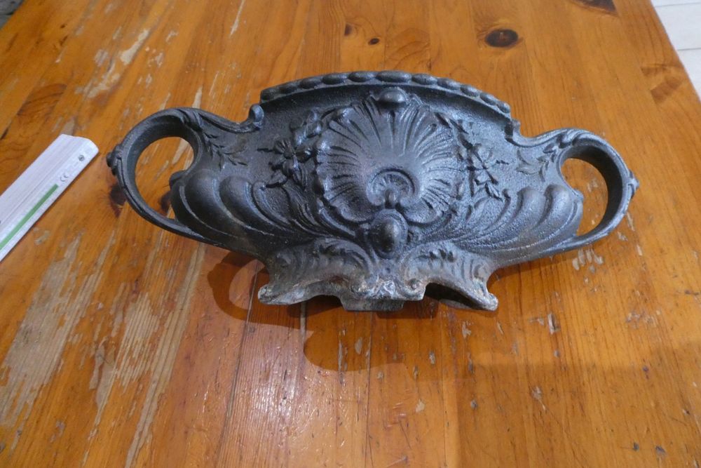 objet ancien Jolie jardinière en fonte | Kaufen auf Ricardo