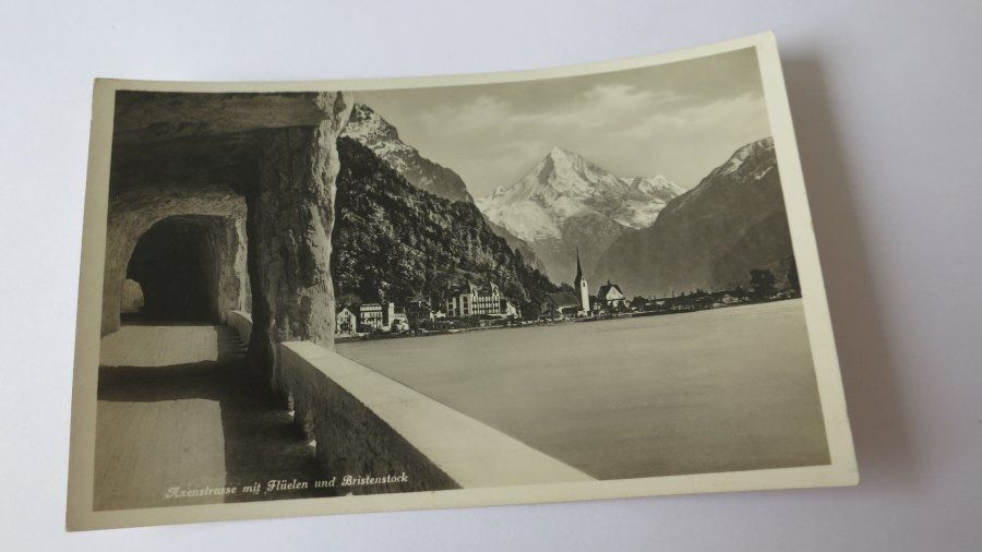 Axenstrasse mit Flüelen und Bristenstock (Gebraucht) in Jona für CHF 1 – mit Lieferung auf ...