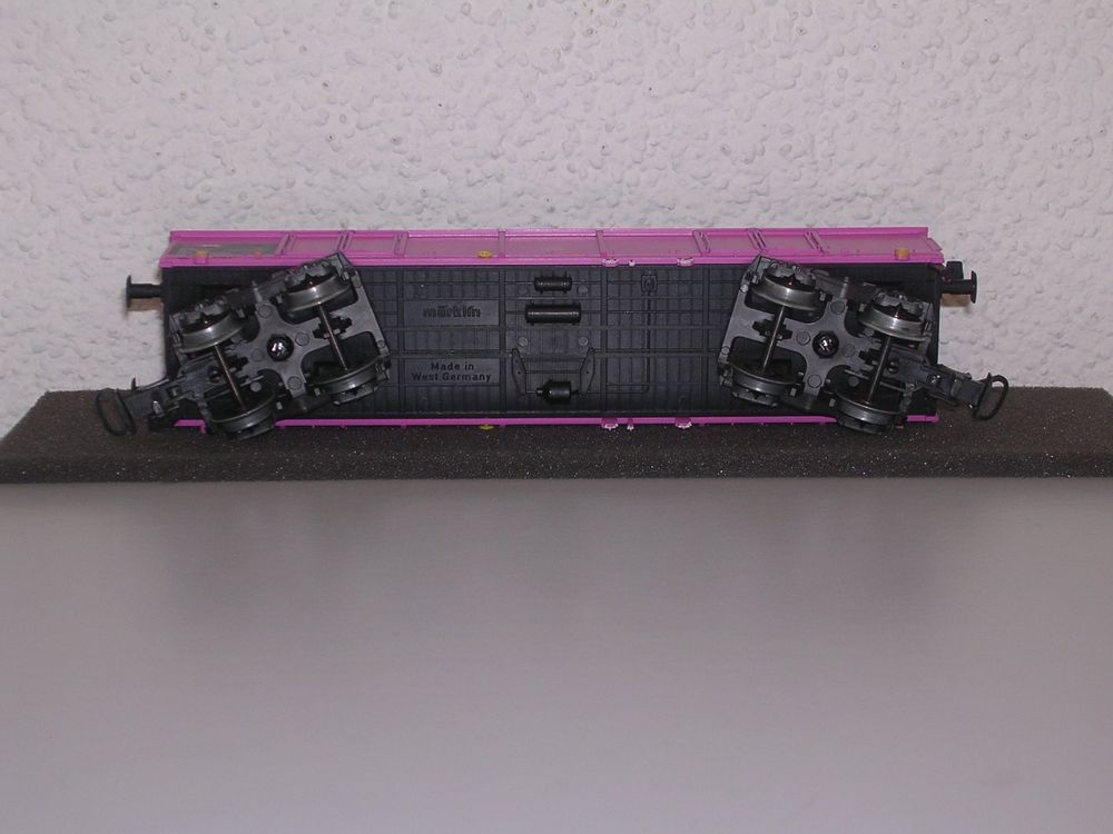 Märklin 4718 SBB Hochbordwagen Eaos pink, in H0 (Gebraucht) in Beringen für CHF 27 – mit ...