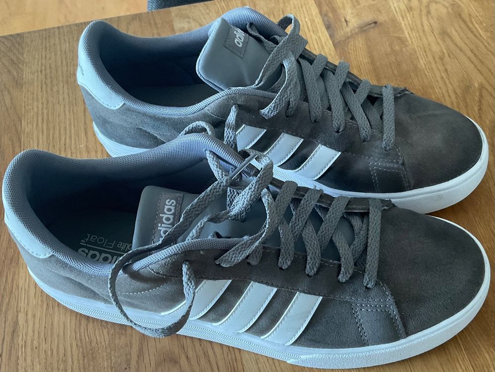 Adidas Gr. 44 (Gebraucht) in Zürich für CHF 20 – mit Lieferung auf ...