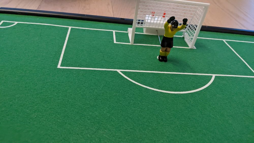 Tipp-kick Mania Migros (Feld+8 Figuren) (Gebraucht) in Zürich für CHF ...