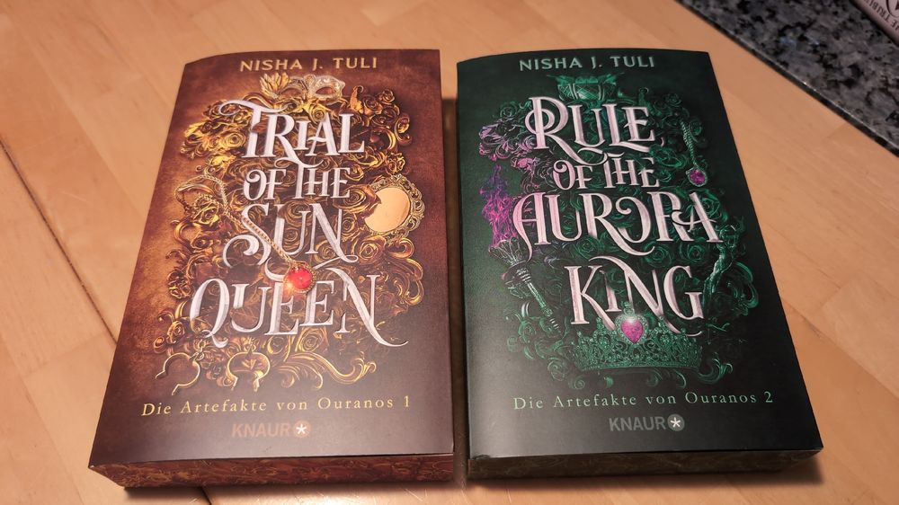 Trial of the Sun Queen 1+2 von Nisha J. Tuli mit Farbschnitt | Kaufen auf Ricardo