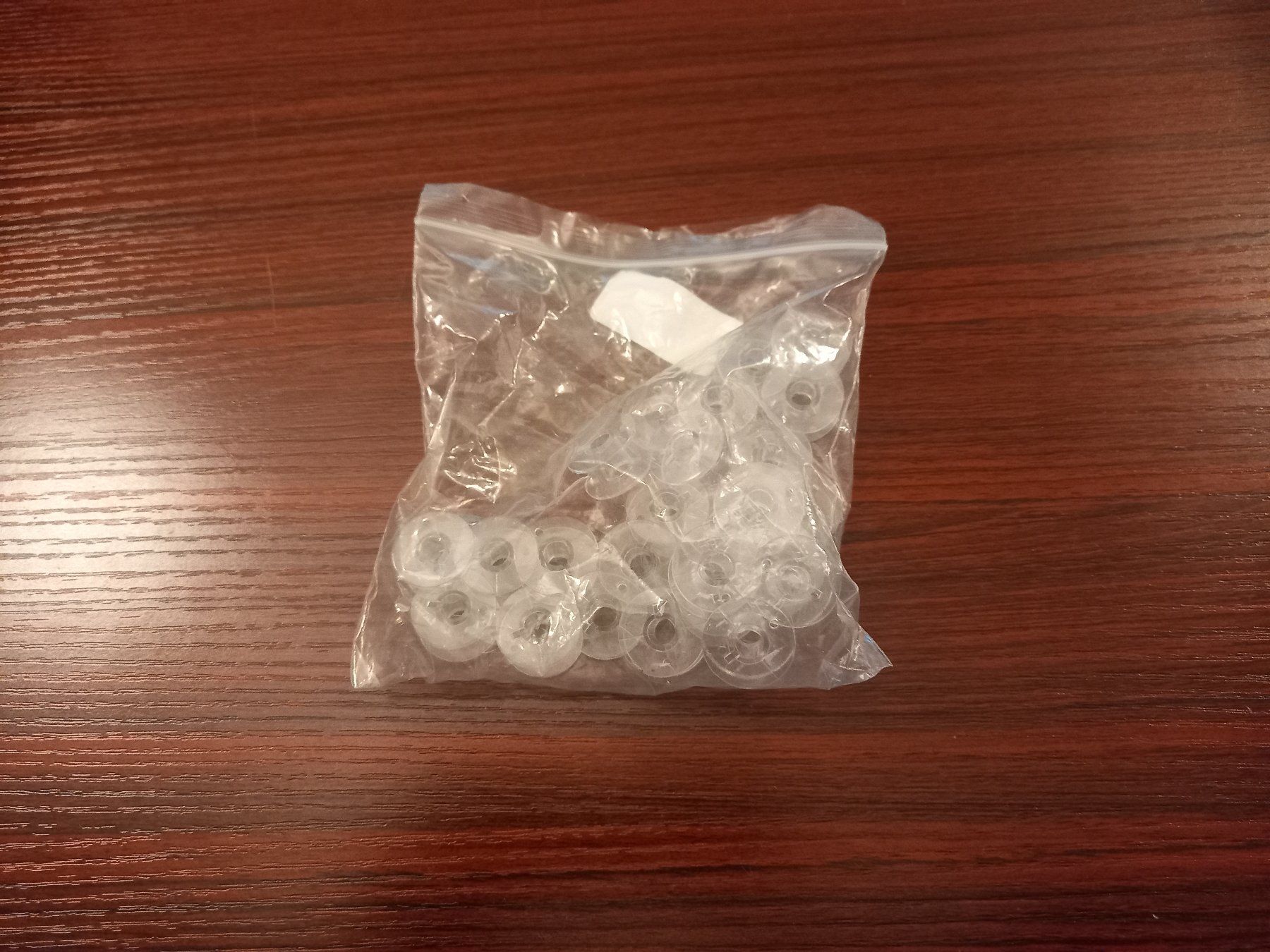 300x Spulen für Nähmaschinen Bobines pour machine à coudre (Neu und ...