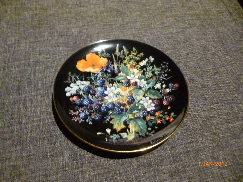 "Brombeeren zwischen Kräuterpflanzen", Sammel-Teller (Bradex (Neu und originalverpackt) in ...