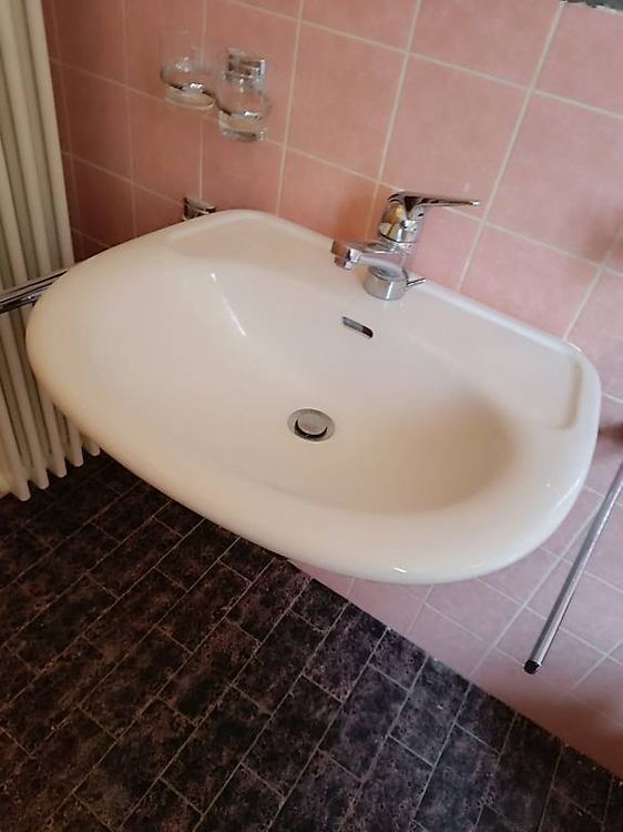 Laufen, 2 Lavandini, 2 wc, 1 bidet, 1 specchio (Usato) a Manno per CHF ...