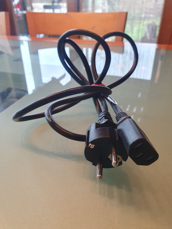 Stromkabel mit Schuko Stecker (Gebraucht) in Hallau für CHF 1 – mit Lieferung auf Ricardo kaufen