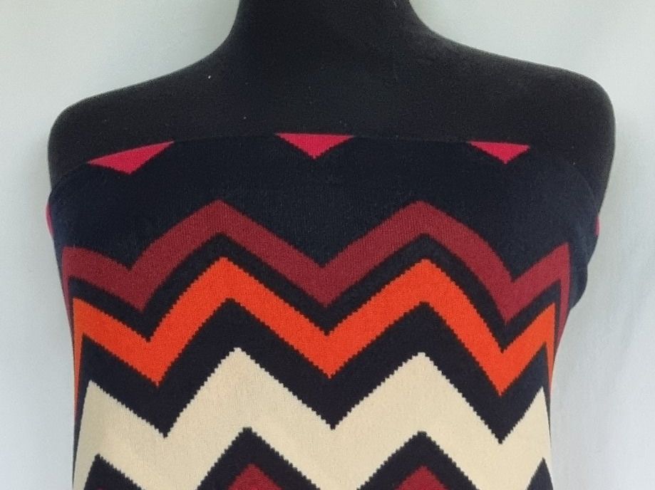 feiner Strick graphisches Design in blau,rot-weiss (Neu (gemäss ...