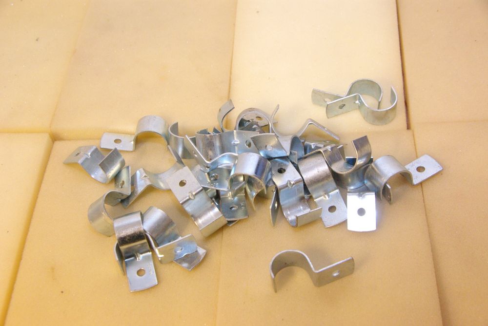 Rohrbriden metal, 1-lappig, verzinkt (Gebraucht) in Herisau für CHF 1 ...