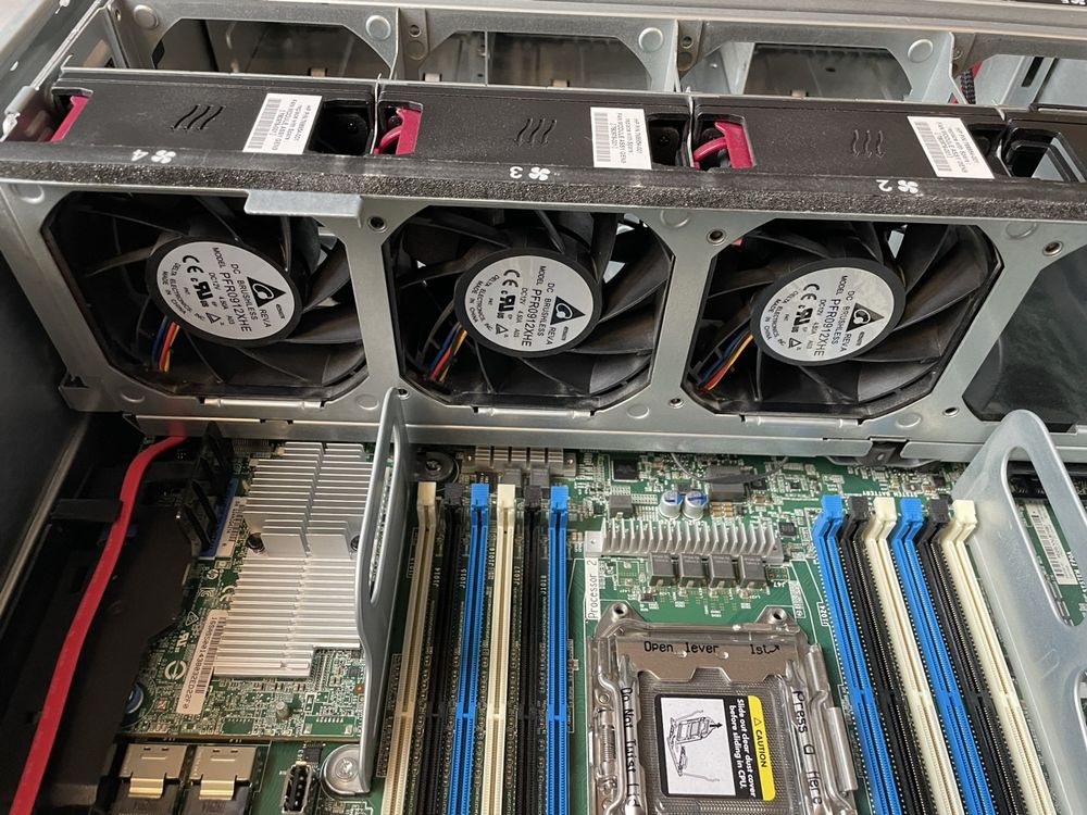 Small business server with screen & Co: HP ML350T Gen9 (Gebraucht) in ...