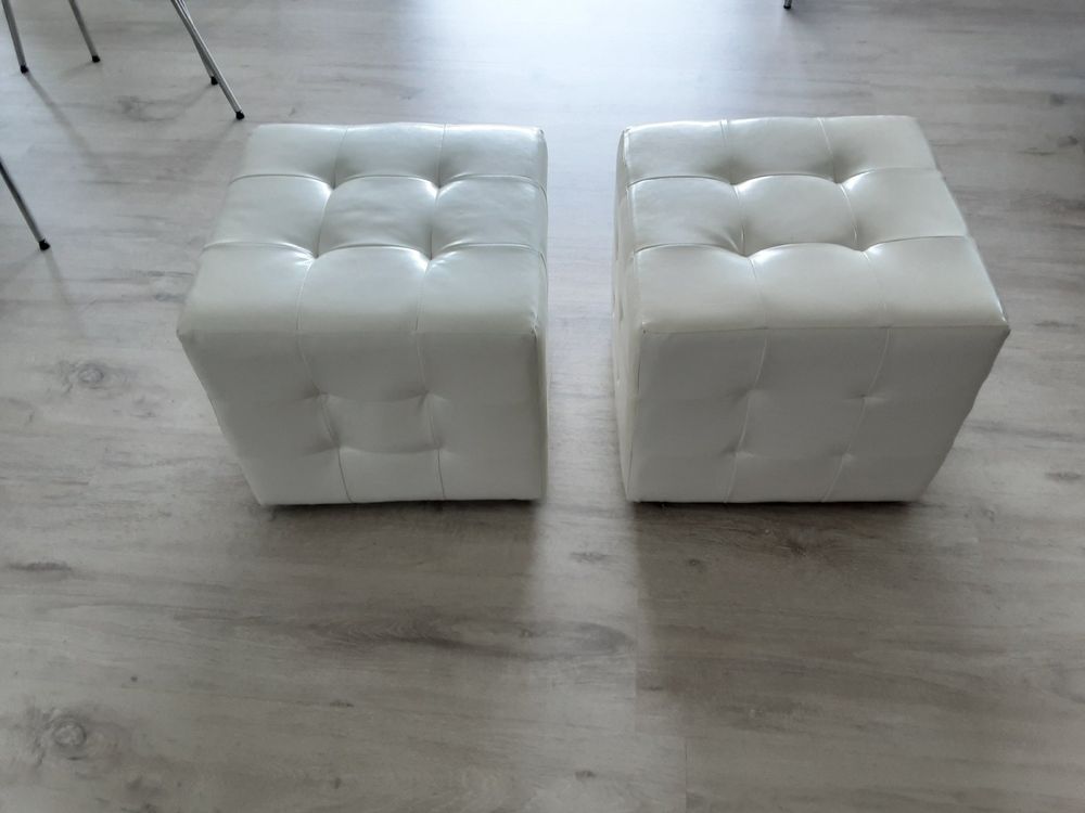 2 weisse hocker (Gebraucht) in wolfhalden für CHF 22 – nur Abholung auf Ricardo kaufen