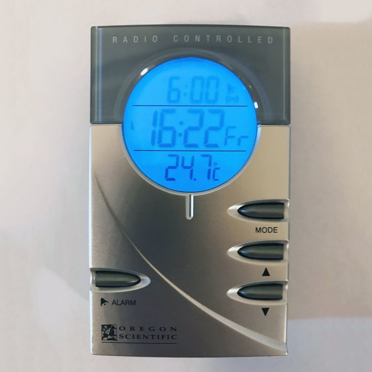 Oregon Scientific Funkuhr/Wecker RM962 mit Innenthermometer (Gebraucht ...