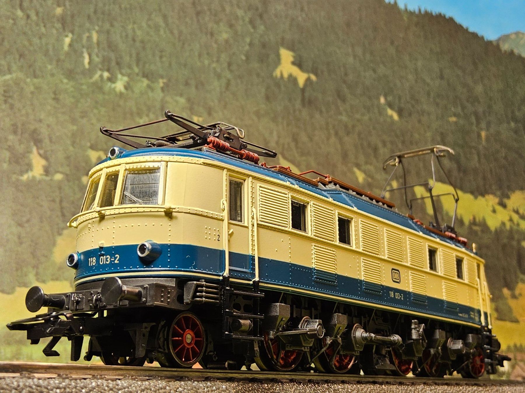 Märklin 3667 _ 2 er Lokomotiven Set _ BR118 _ E18 _ digital (Gebraucht) in Rüti ZH für CHF 333.3 ...