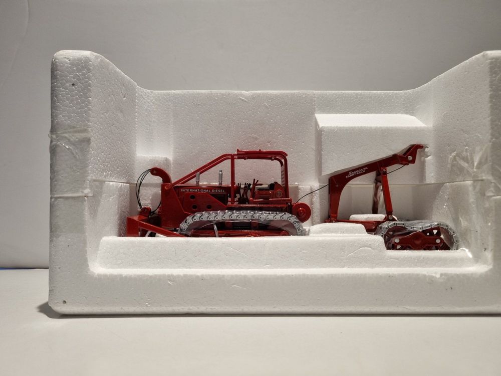 SpecCast, IH TD24 Bulldozer avec Arche 1:50, +/- rare (Neu und ...