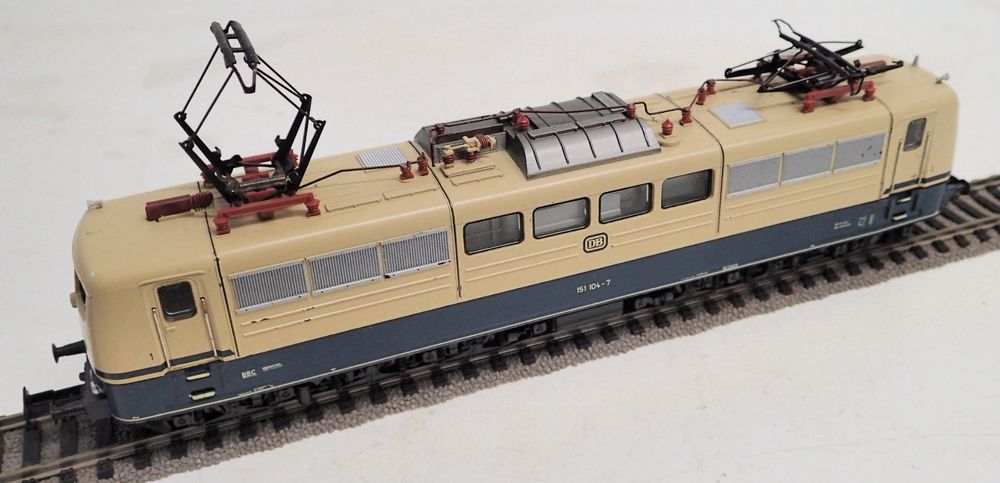 Märklin H0: DB-E-Lok BR 151 Türkis-Beige mit OVP - Art. 3058 | Kaufen auf Ricardo