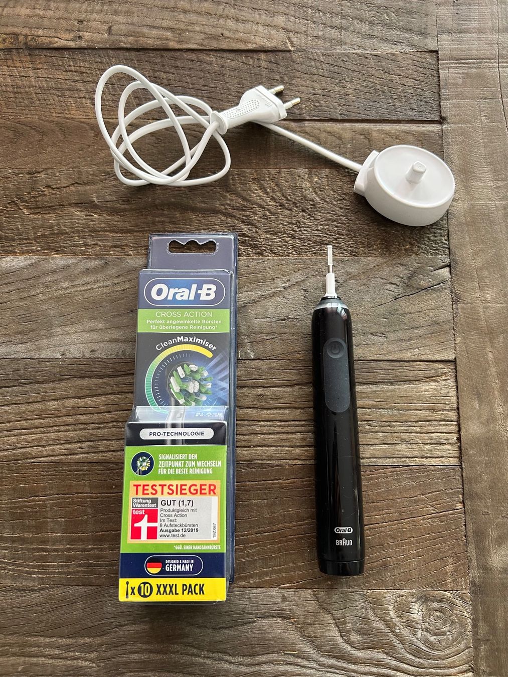 Oral B Elektrische Zahnbürste + Cross Action Schwarz (10stk) (Gebraucht ...