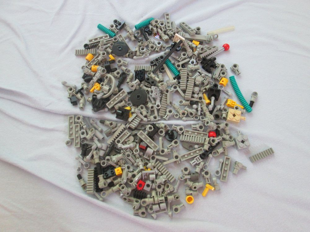 200 Gramm kleine kleinst Lego Technik Teile ab 1 Franken (Gebraucht) in Volketswil für CHF 3 ...