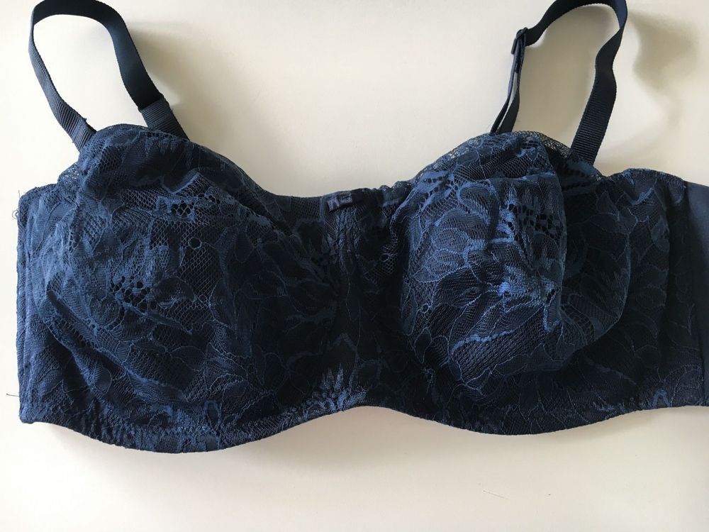 Triumph BH 95B/dunkelblau Spitzen / gefüttert (Gebraucht) in Dällikon ...