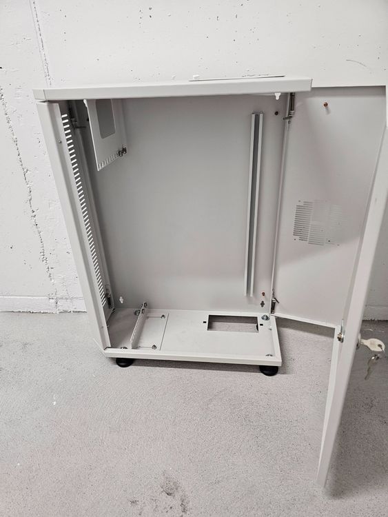 Rack für Technik und Server, Router und Switches usw. (Gebraucht) in ...