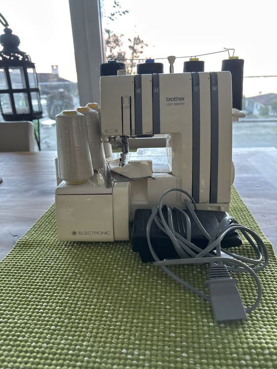 Overlook Nähmaschine Brother Lock 9600TD | Kaufen auf Ricardo