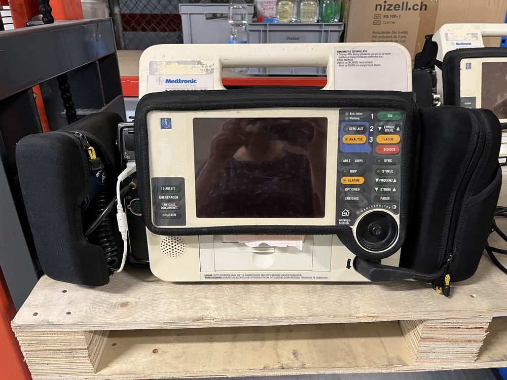 Defibrillator LIFEPAK 12 Medtronic EKG Gerät (Gebraucht) in ...