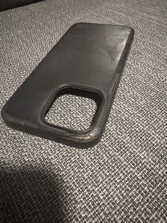 Nomad iPhone 15 Pro max Case - Black - mit “Kampf”-Spuren! (Gebraucht ...