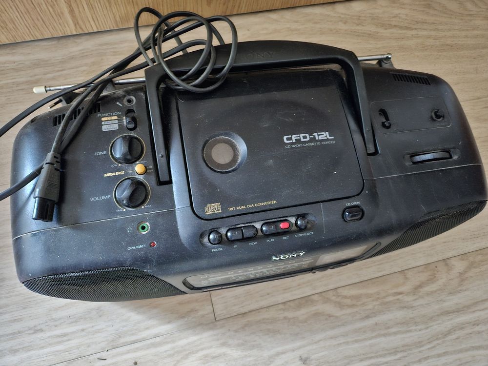 Radio cassette Sony CFD-12L (Gebraucht) in La Joux FR für CHF 20 – mit ...