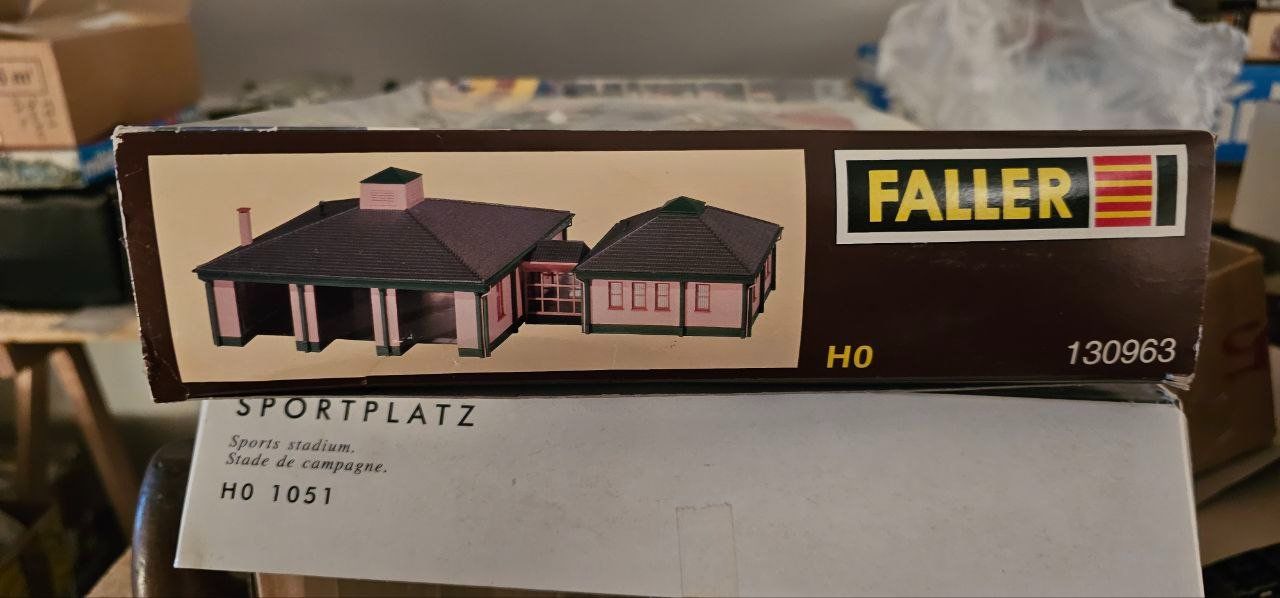 Faller 130963 Busreise-Unternehmen Bausatz H0 (Neu und originalverpackt ...