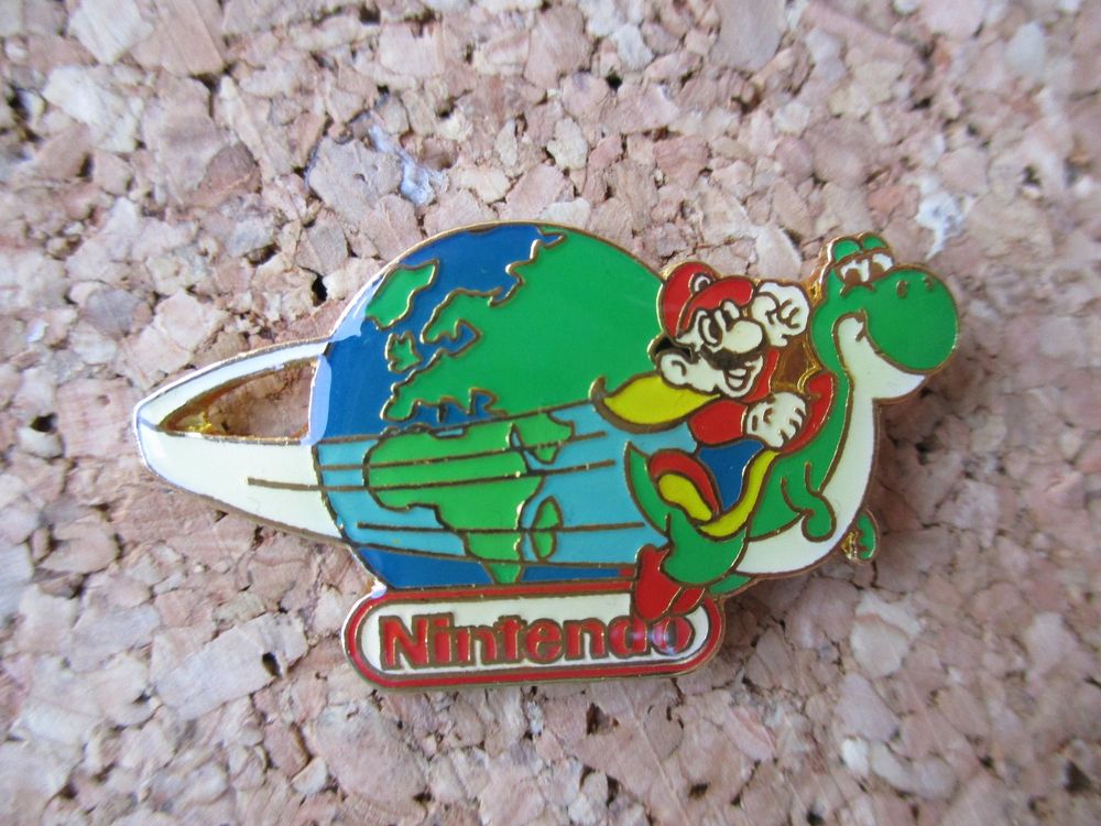 Nintendo Super Mario Pin Badge (Neu (gemäss Beschreibung)) in Felsberg ...