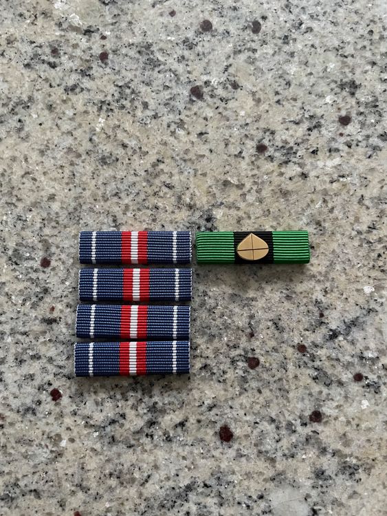 Militär Ribbons / Abzeichen (Gebraucht) in Zug für CHF 1 – mit ...