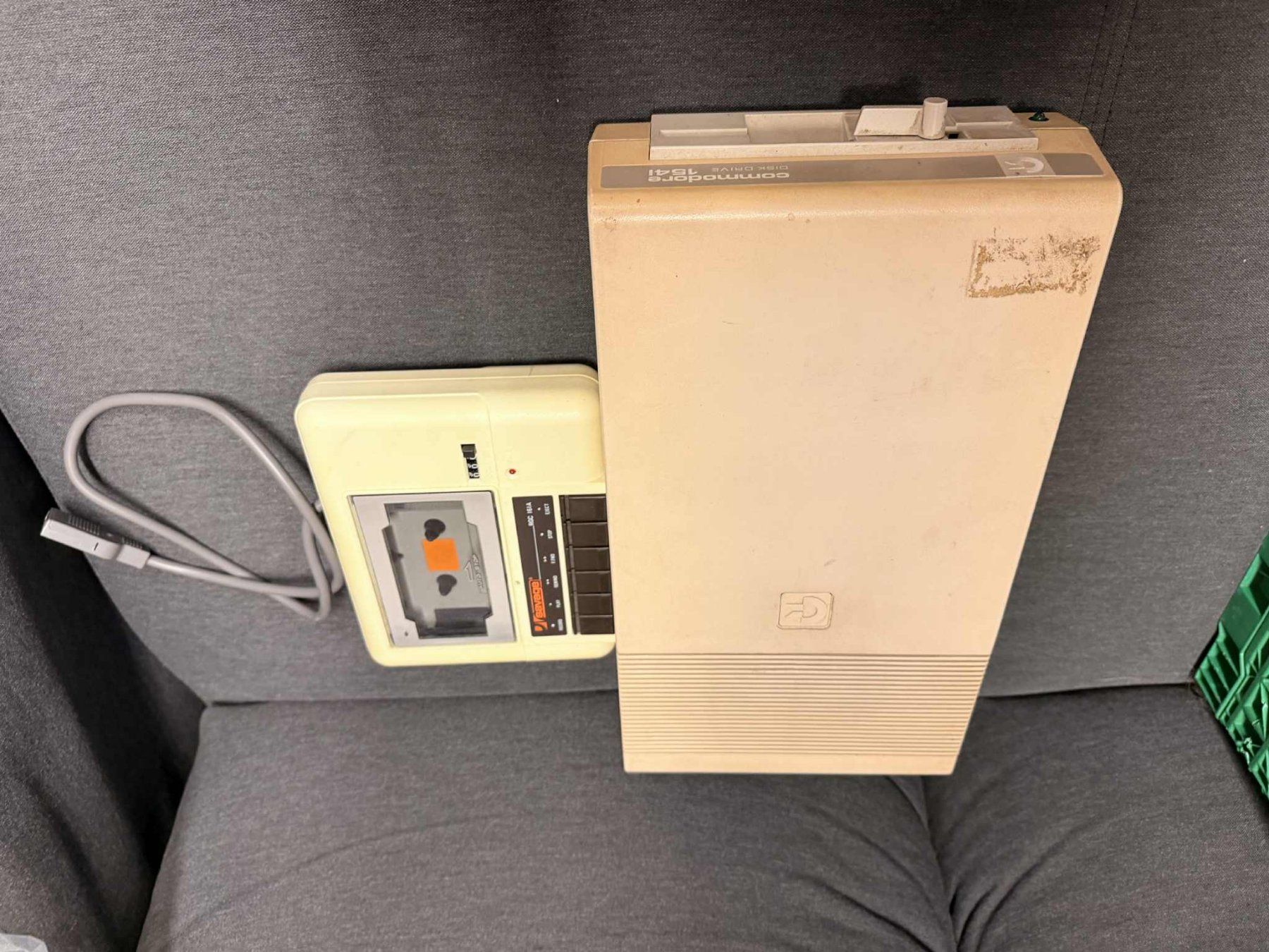 Commodore 64 Disk Drive 1542 + Data Set not tested (Usato) a Giubiasco ...