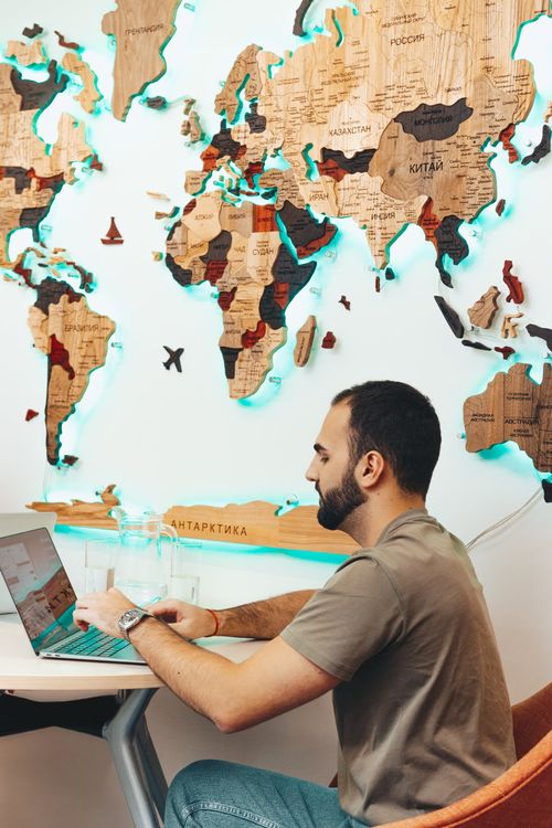 3D-Weltkarte aus Massivholz mit LED-Beleuchtung (Neu und originalverpackt) in Burgdorf für CHF ...