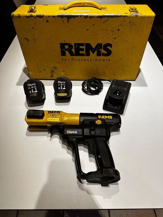 Rems Akku Press ACC inkl. Ladegerät und 2 Akkus ohne Backen (Defekt) in ...