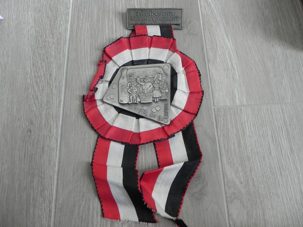 Grosse Zug Plakette Fasnacht Aesch 1994 (Gebraucht) in Biel/Bienne für CHF 1.9 – mit Lieferung ...