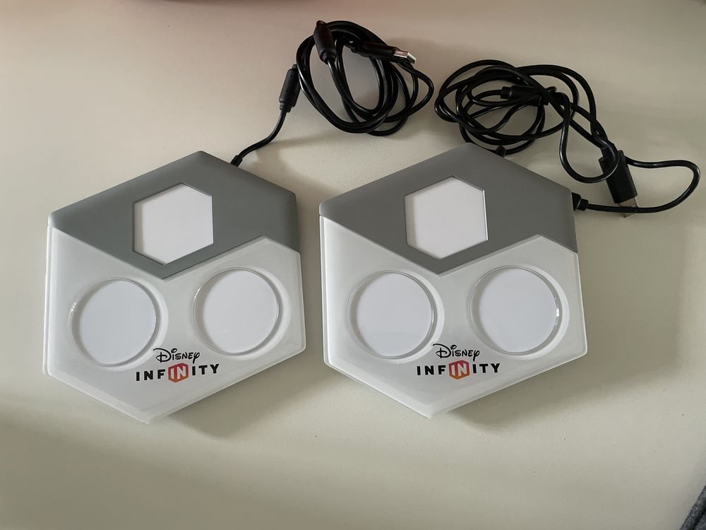 2x Disney Infinity Base Stationen (Gebraucht) in Suhr für CHF 10 – mit ...