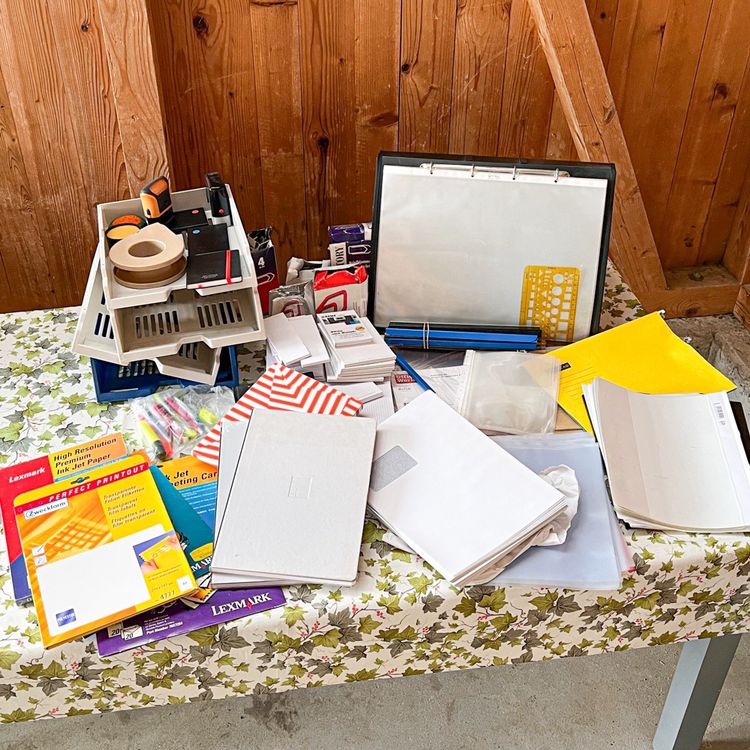 Grosses Büromaterial Paket Block Ablage Klammern Heften (Gebraucht) in ...