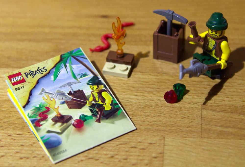 LEGO Piraten Set 8397 Schatzsucher Figur & Anleitung (Gebraucht) in für ...