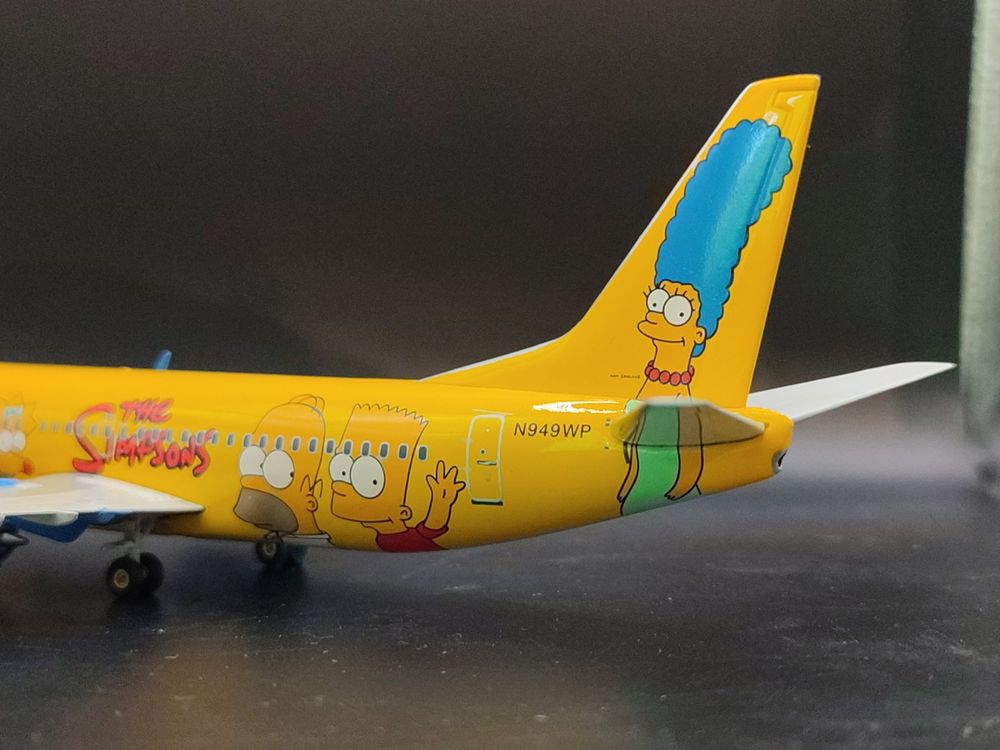 Boeing 737-300 The Simpsons 1:200 - Limited Edition | Kaufen auf Ricardo