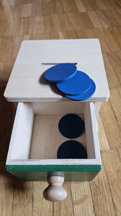 Montessori Object Permanence Box with Drawer & Discs! (Gebraucht) in ...