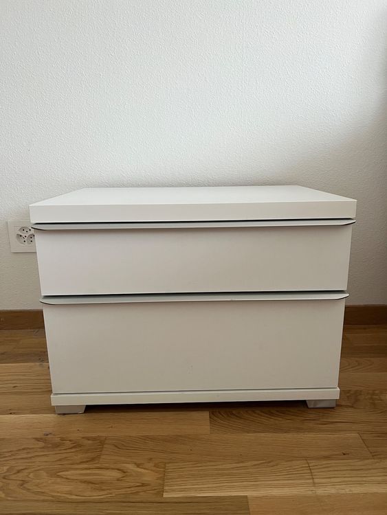 Zwei Nachttische mit je 2 Schubladen | Kaufen auf Ricardo