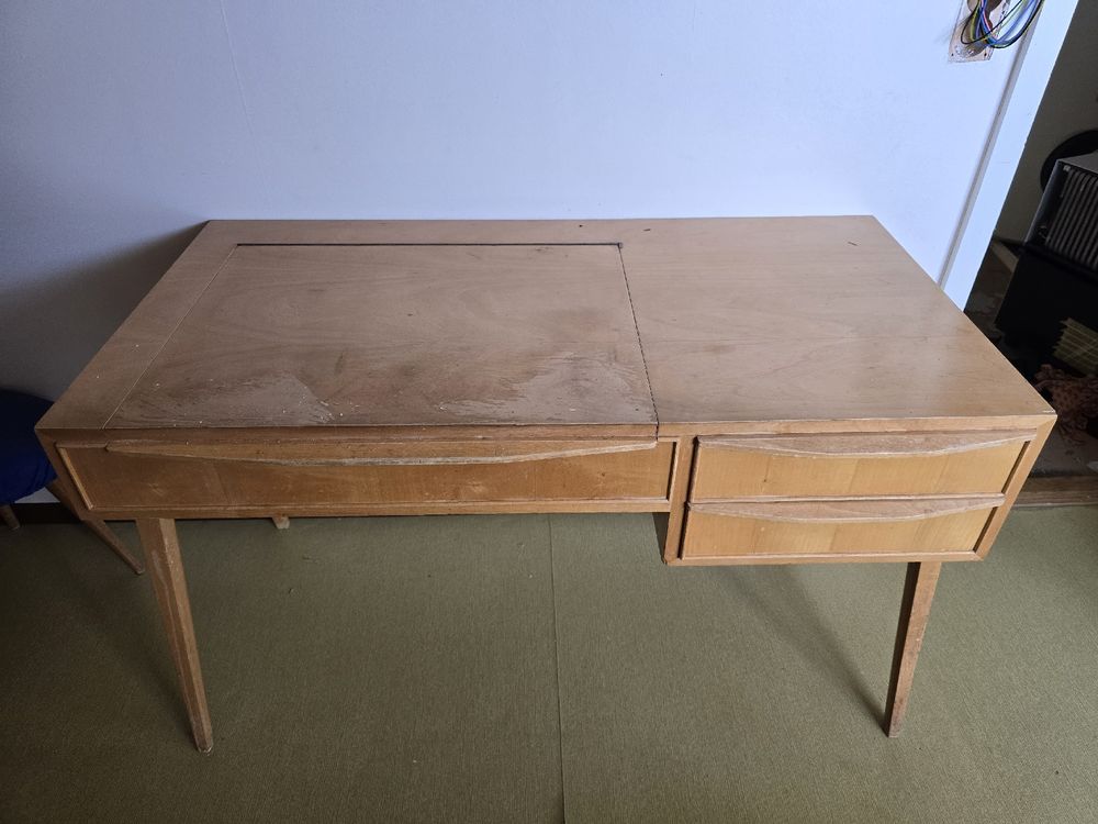 Schminktisch/ Pult mit Spiegel & Schubladen Vintage Retro (Gebraucht) in Evilard für CHF 1 – nur ...