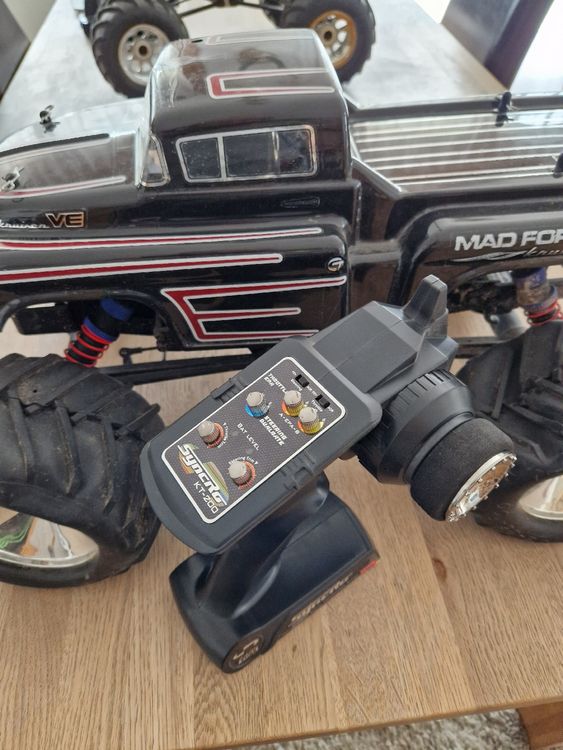 RC Monster Truck Kyosho Mad Force & Twin (?) Force (Gebraucht) in Fiesch für CHF 159 – mit ...