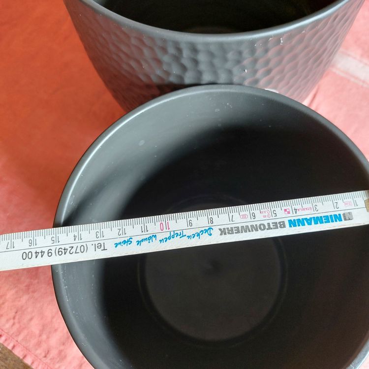 Übertöpfe, 2 von SK Keramik, leicht (Gebraucht) in Freienbach für CHF 15 – mit Lieferung auf ...