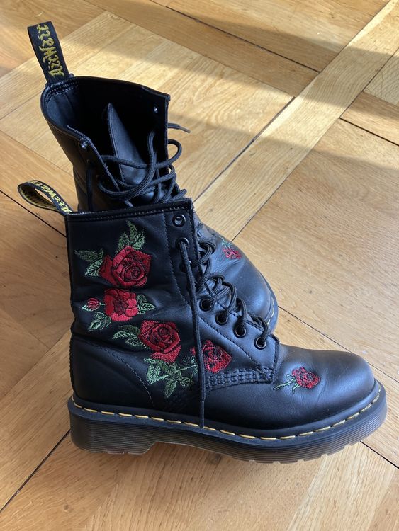 Doc Martens noires 1460 VONDA FLORAL🌹T37 (Gebraucht) in Fribourg für CHF 70 – mit Lieferung auf ...