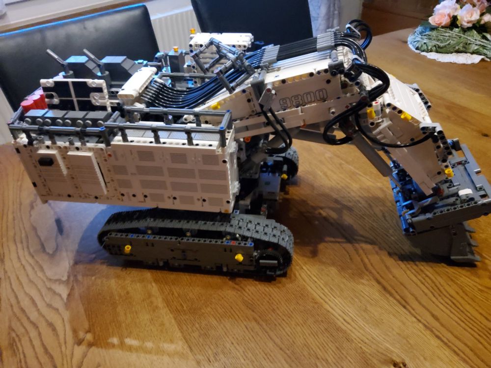 Lego Technic Liebherr R9800 Excavator 42100 (Gebraucht) in Wilderswil ...