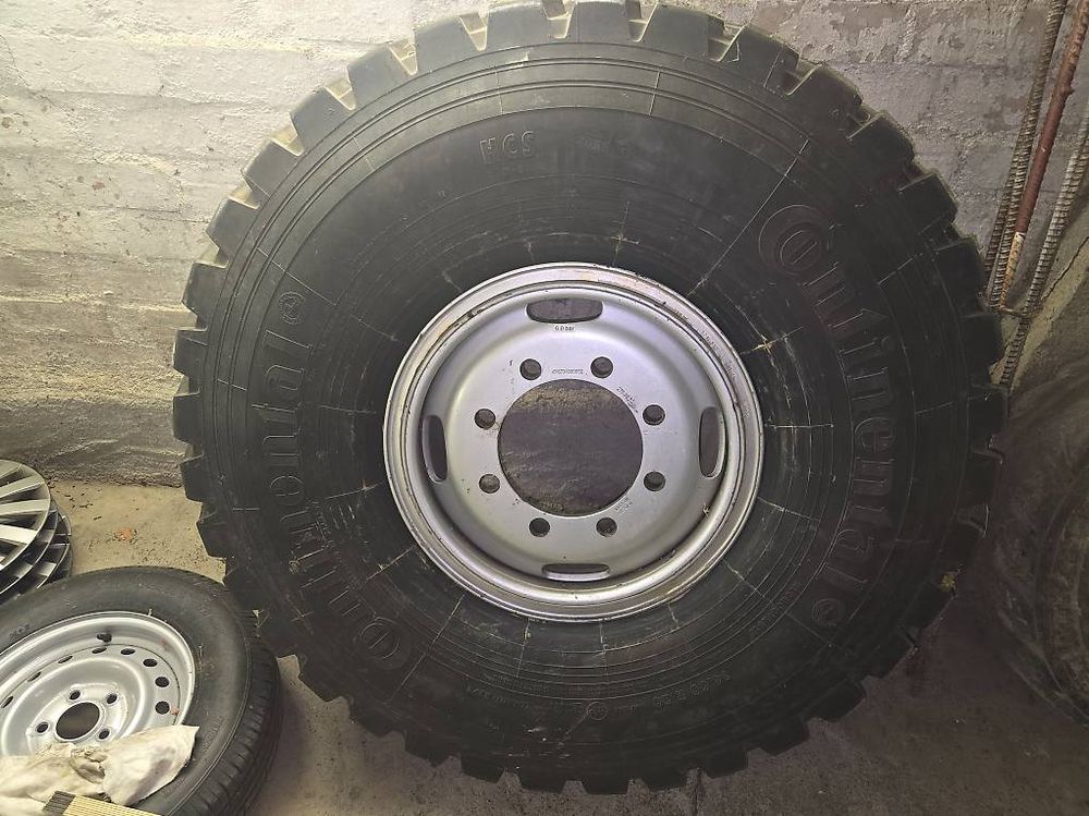 6 pneus Continental HCS 14.00 R20 à 80-90% (Gebraucht) in Villarzel für CHF 1500 – nur Abholung ...