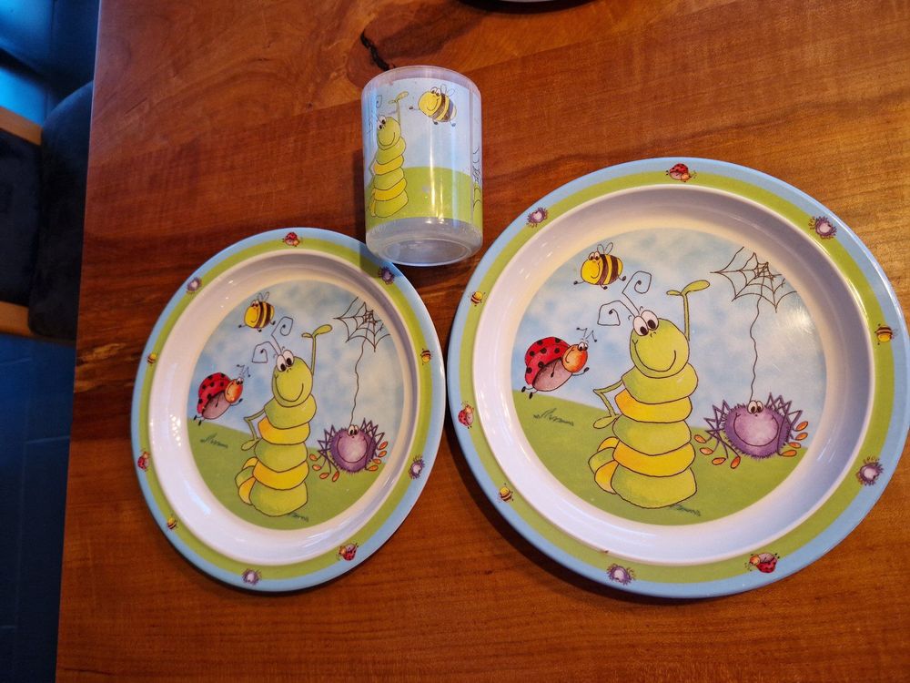 3er Set Kinderteller / Kinderbowl / Trinkbecher Raupe (Gebraucht) in Giswil für CHF 7 – mit ...